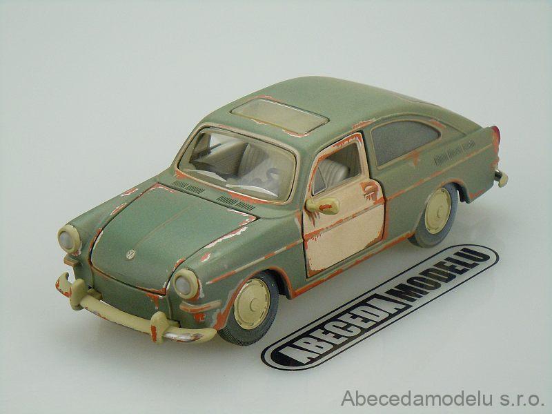 Maisto 1:24 Volkswagen 1600 Fastback 1967 (green) 32141